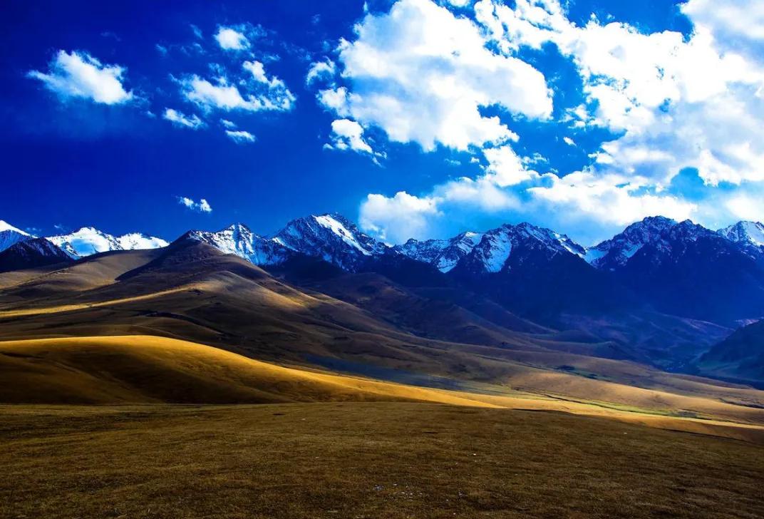 Xinjiang Xingxing Gorge, an important town on the Silk Road, is close ...