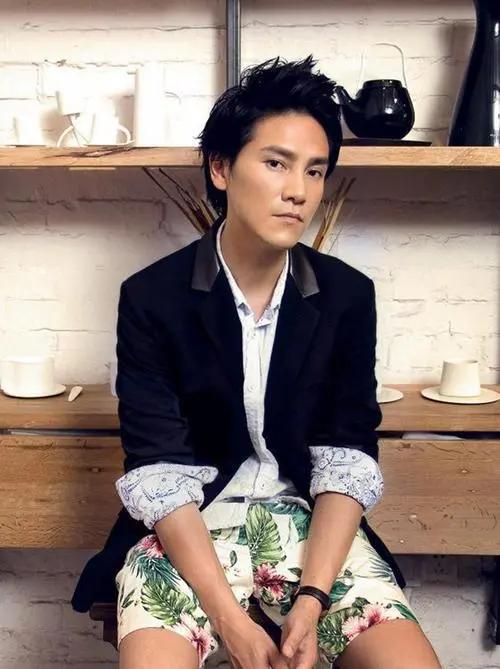 She low-key married Hong Kong tycoon Ding Zijun, was spoiled as a little princess after marriage ...