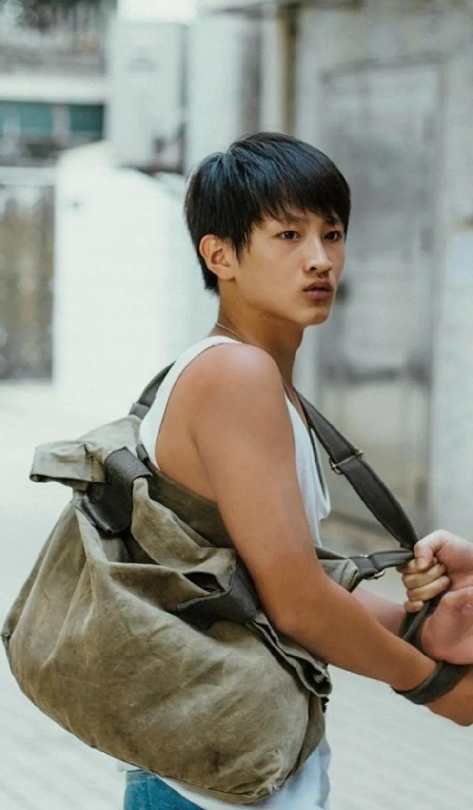 Shi Pengyuan bravely tried to save the boy who fell into the water. Is ...