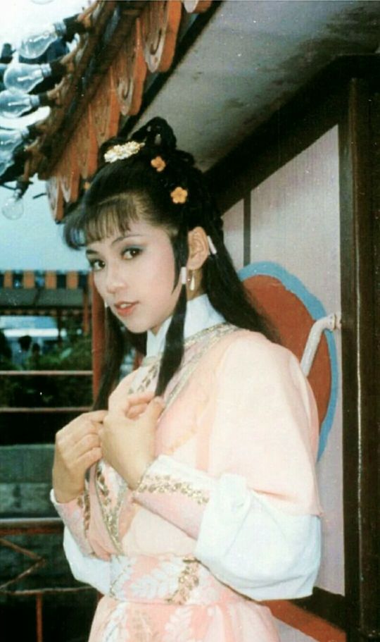 Beautiful Lady Qiao Huang Rong - iMedia