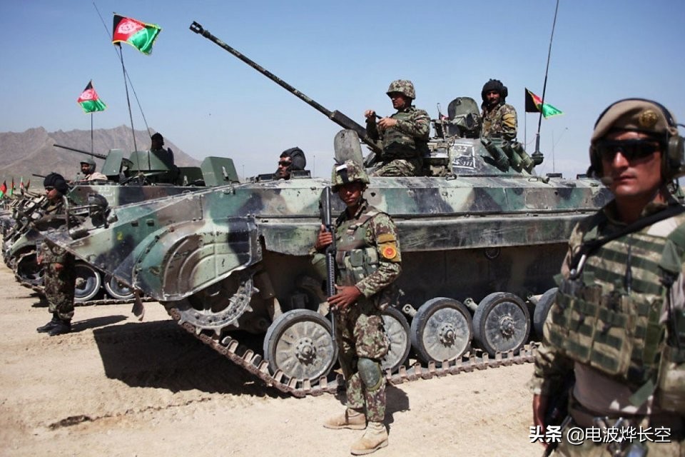 Taliban tank troops made their first appearance!Tank soldiers are fully ...