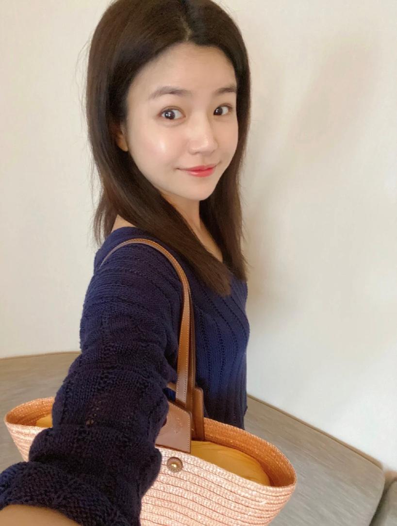 Chen Yanxi's new selfie made fans unrecognizable, her sharp face and big eyes, her skin delicate ...