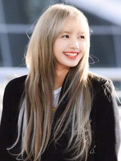 Stunning Barbie in the world-Lisa - iNEWS