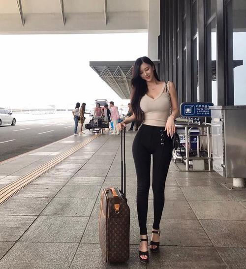 "The One Piece" Korean female model Jin Yeying has a hot body - iNEWS