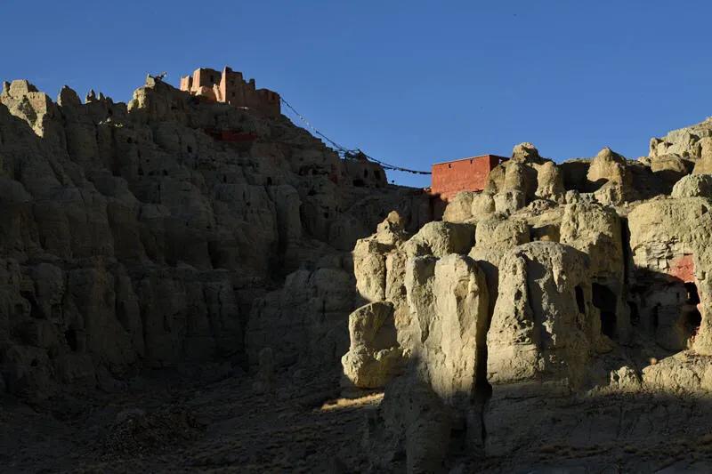 "Looking at Tibet through the Eyes of Traveling" Donga-Piyang Cave ...