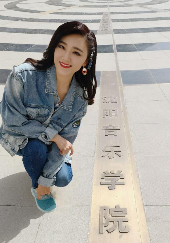 The miracle of nine moons Wang Xiaowei is very charming, wearing a ...