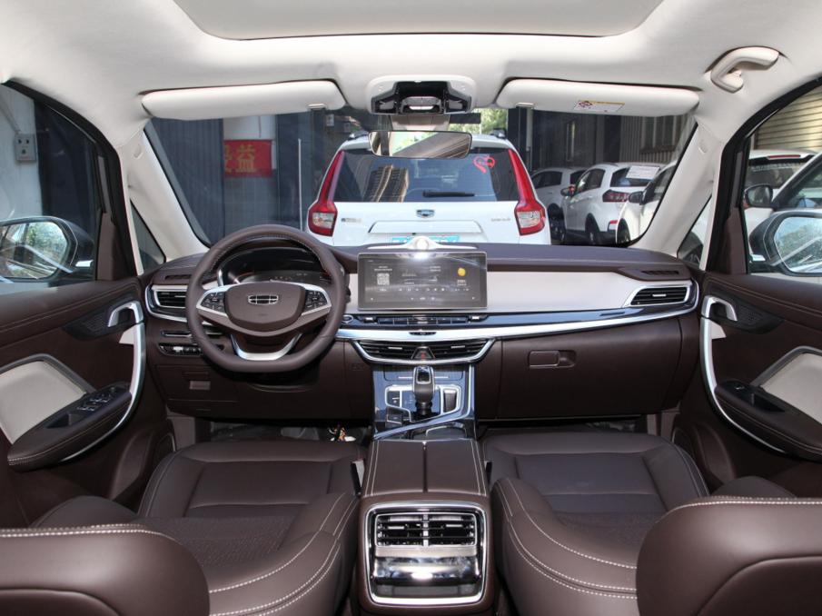 Family travel and it is very practical to experience the 6-seat layout ...