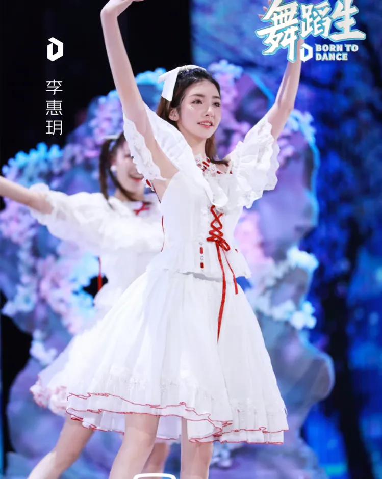 This Is Still Wang Sicongs Most Beautiful Ex Girlfrienddou Deer Was Questioned On Variety