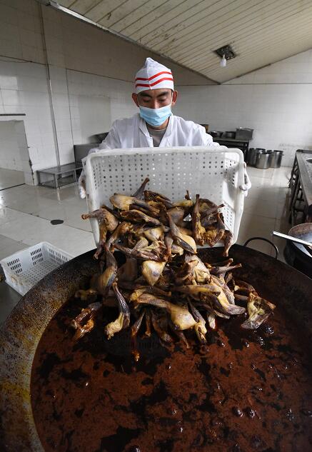 Visit Lin Qingren, the originator of "Shangrao Chicken Legs" - iNEWS