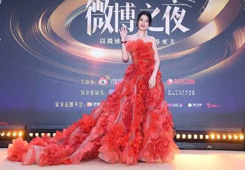 Weibo Night Actress Red Carpet Show: Tong Liya is elegant, Reba's ...