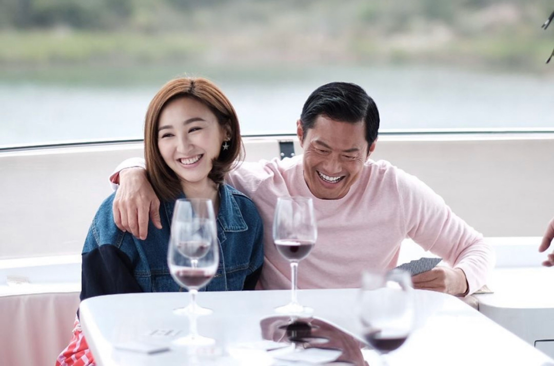 The older you get, the more stylish! 57-year-old actor Huang Debin ...