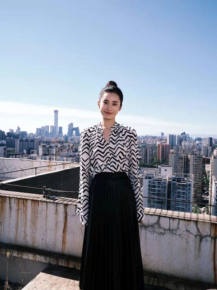 Fan Shiran promotes "The Gate of Rebirth" to take a photo of Gao ...