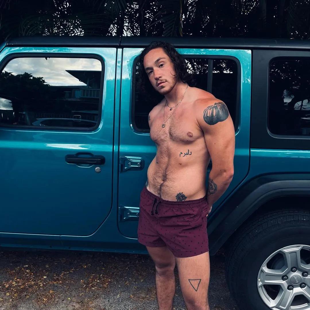 The male model in Troye Sivan's latest MV, who was once a girl - iNEWS