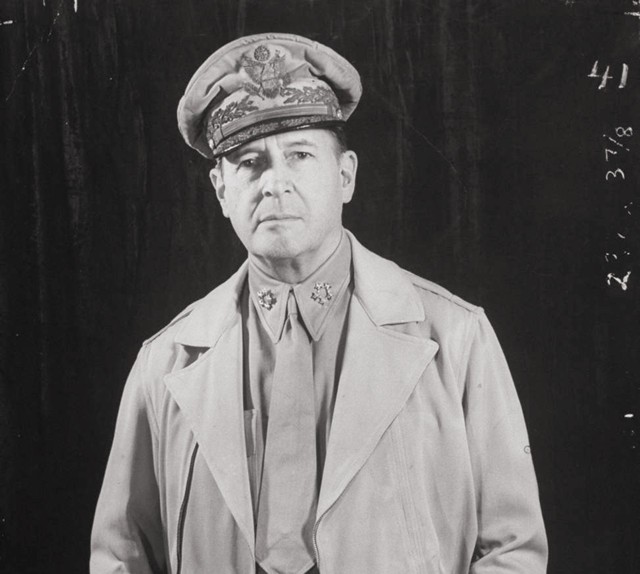 MacArthur's trial: his legs could not stop shaking, his hair was wet ...