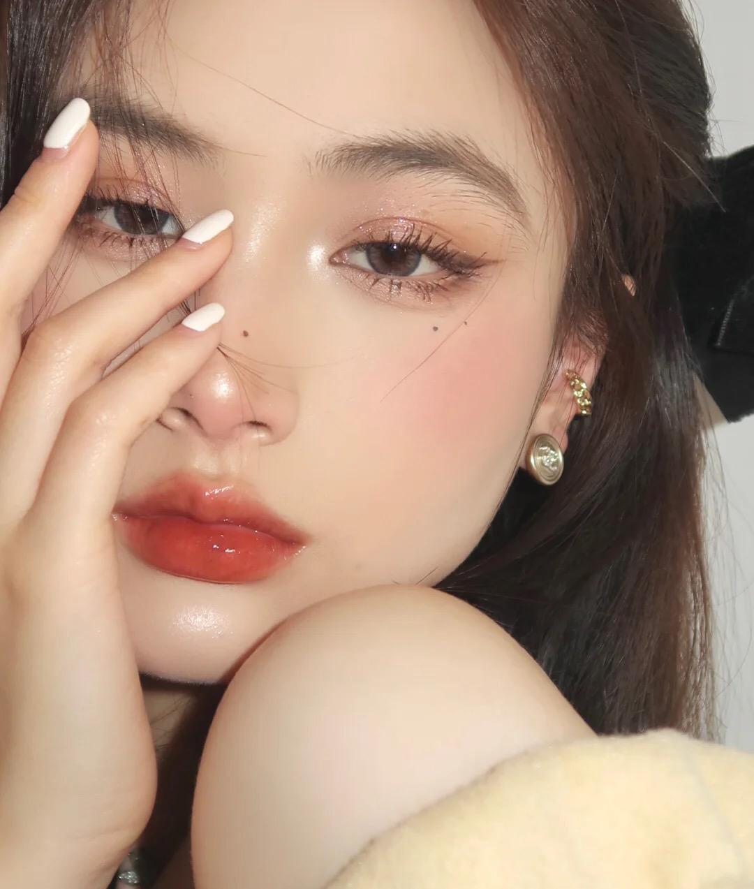 Stunningly beautiful, these 5 glass lip glazes are so sultry, whoever ...