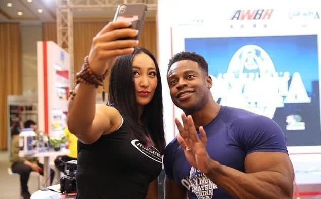 Bodybuilding goddess Mou Cong 36 recent status: single smashing iron ...