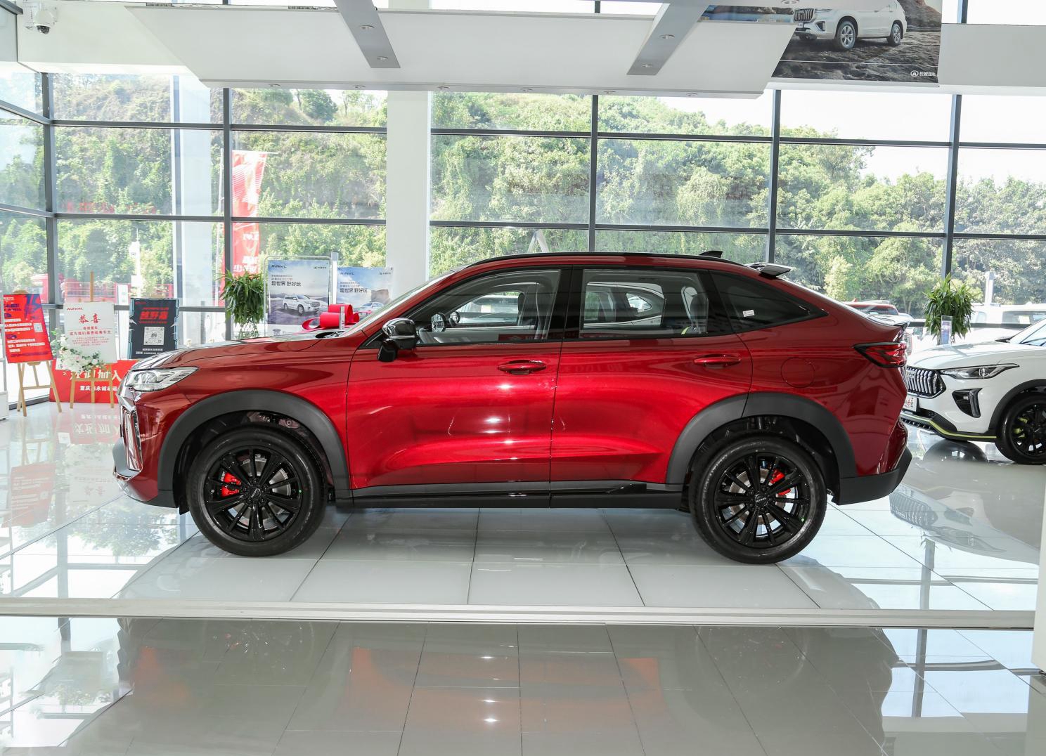 The new coupe SUV, Haval H6S arrives at the store for real shots!The appearance is more sporty ...