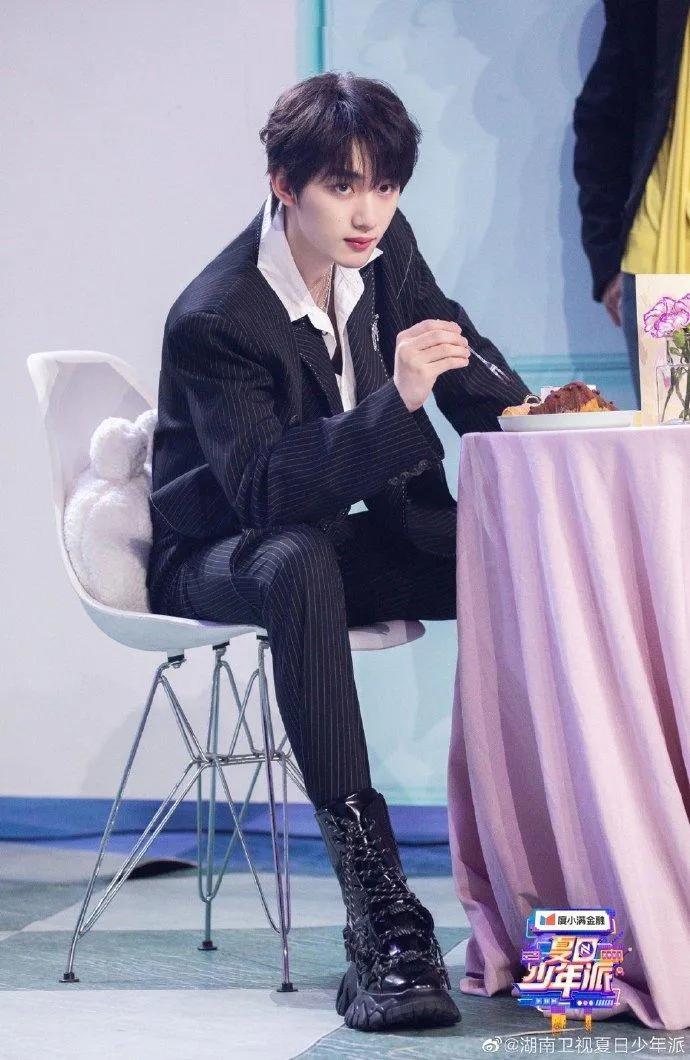 Ding Chengxin of the beautiful TNT - iNEWS