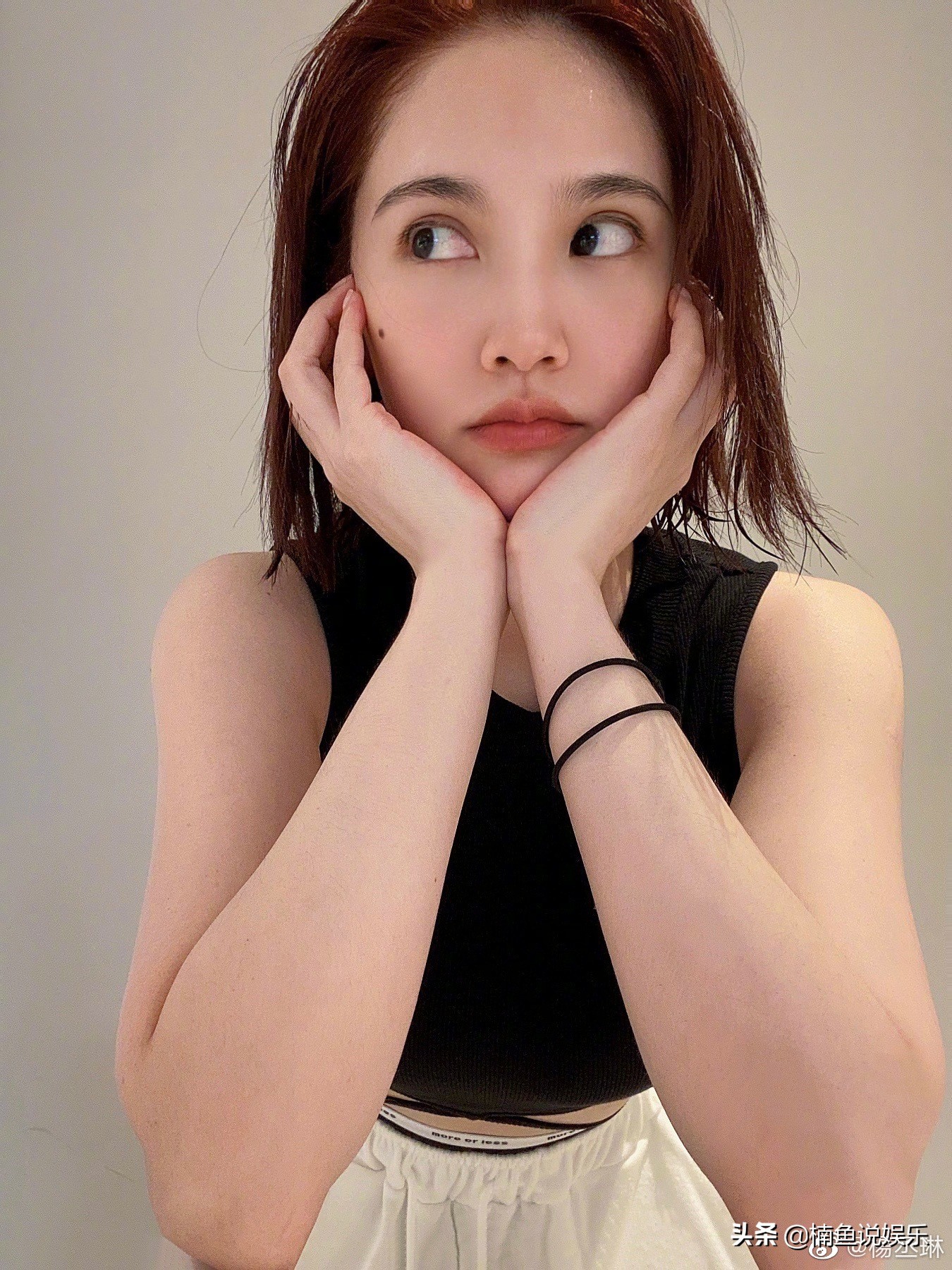 Rainie Yang is really hot!After exercise, the hair is slightly wet and ...