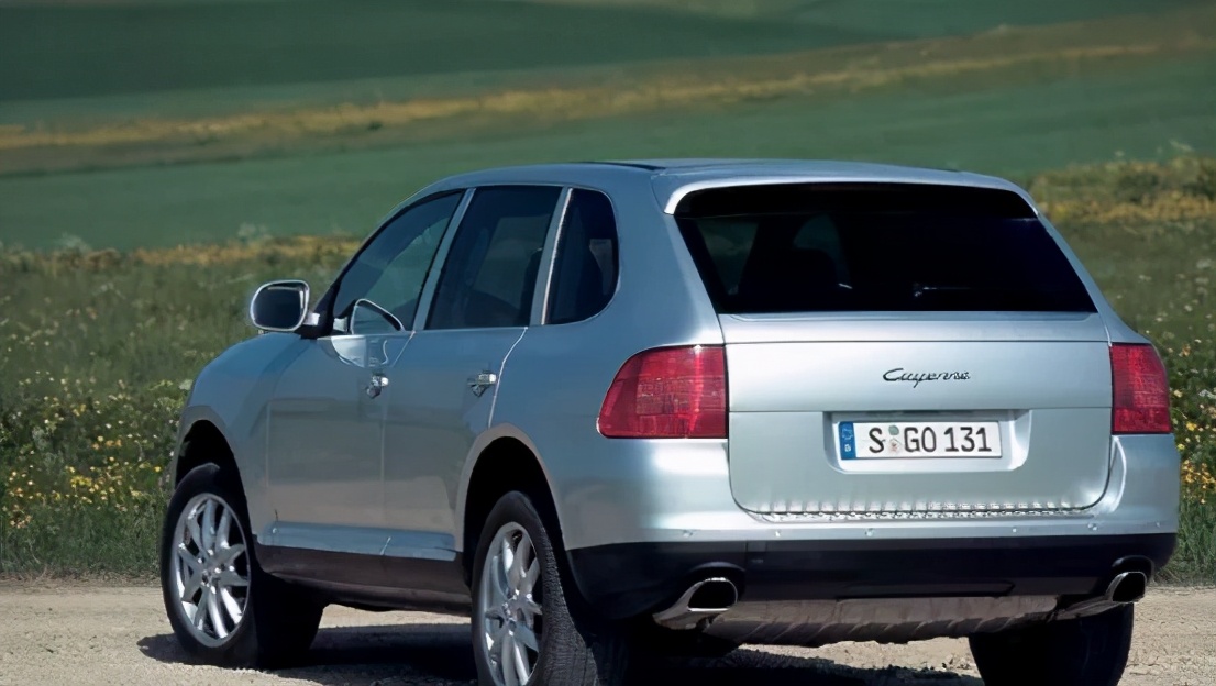 The changes of generations of Porsche Cayenne - iNEWS