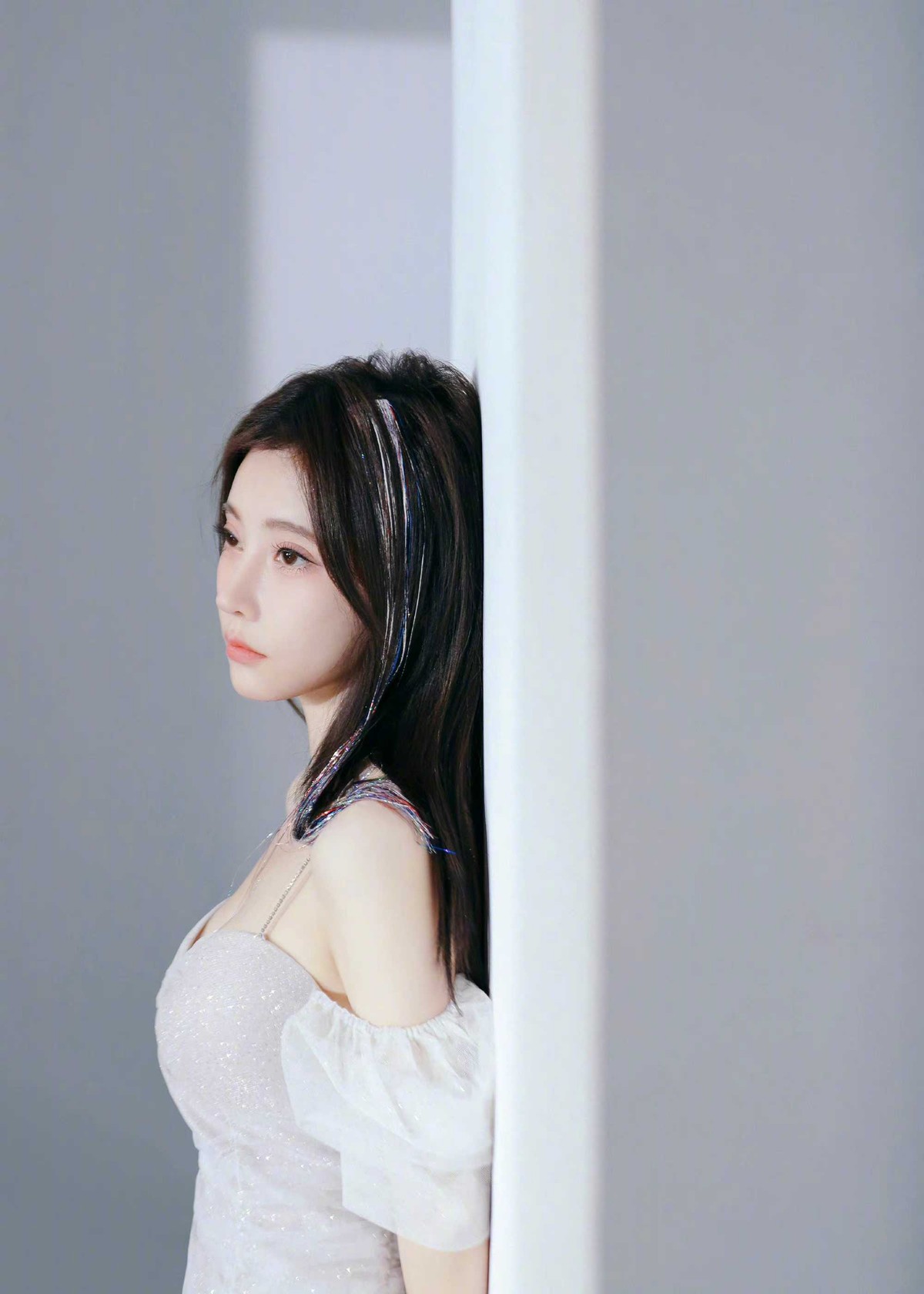 Feng Timo's plasticity is too strong, the new song MV "Peep" highlights ...