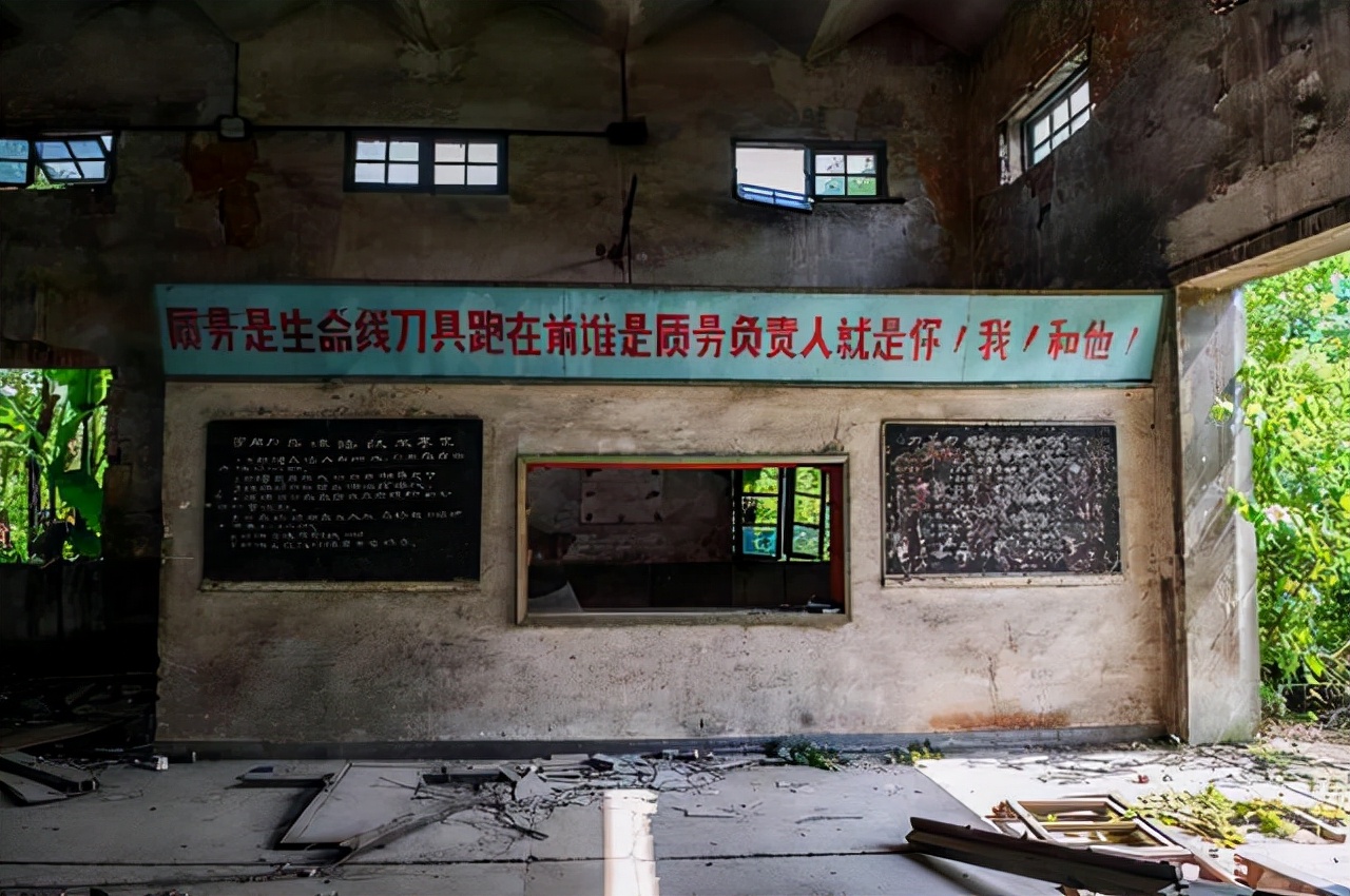 An armament factory in Lanzhou, heavily guarded, produces first-class ...