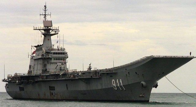 Chakri Nalubert: the world's most compact aircraft carrier, with a ...