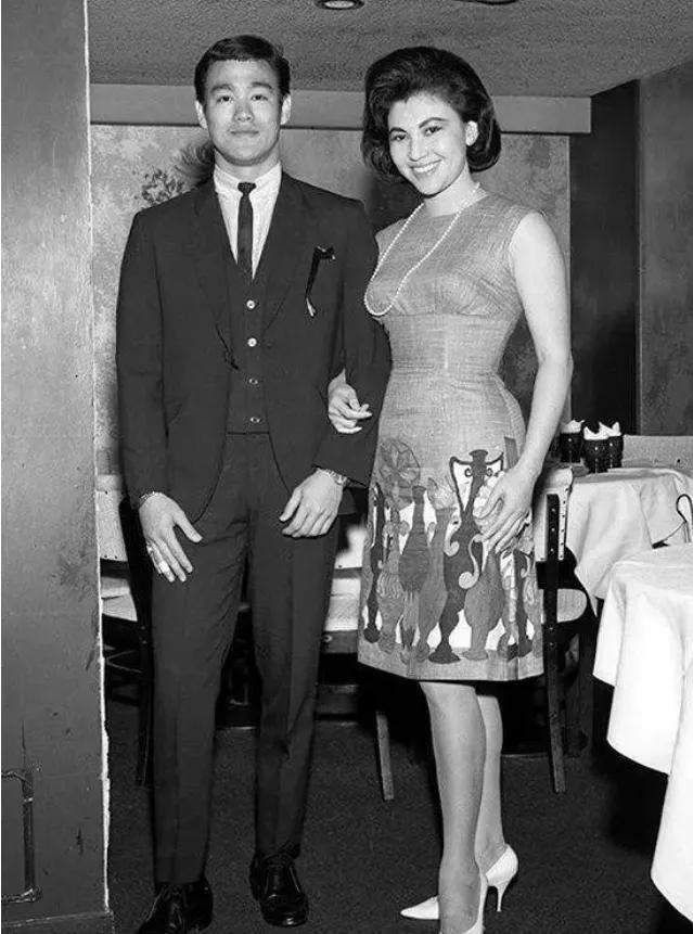 Several classic group photos of Bruce Lee, each of which has its own ...