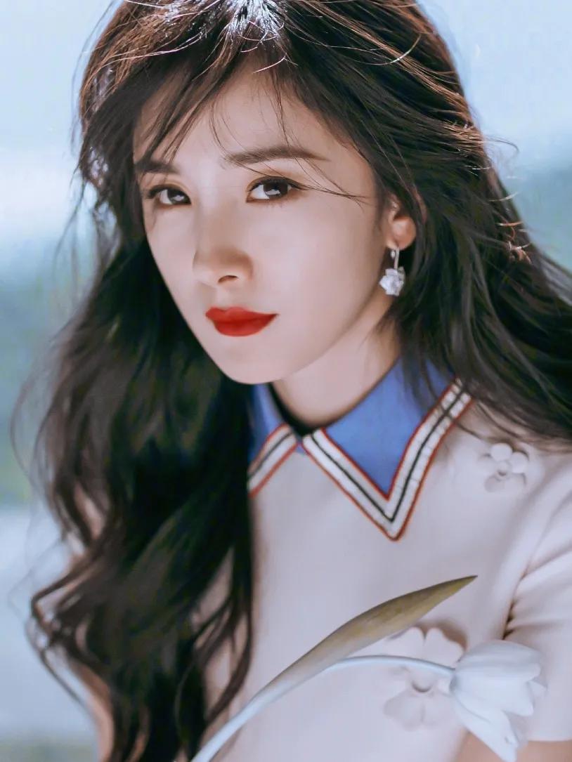 "Black and red physique" Yang Mi's family history and the 4 men behind ...