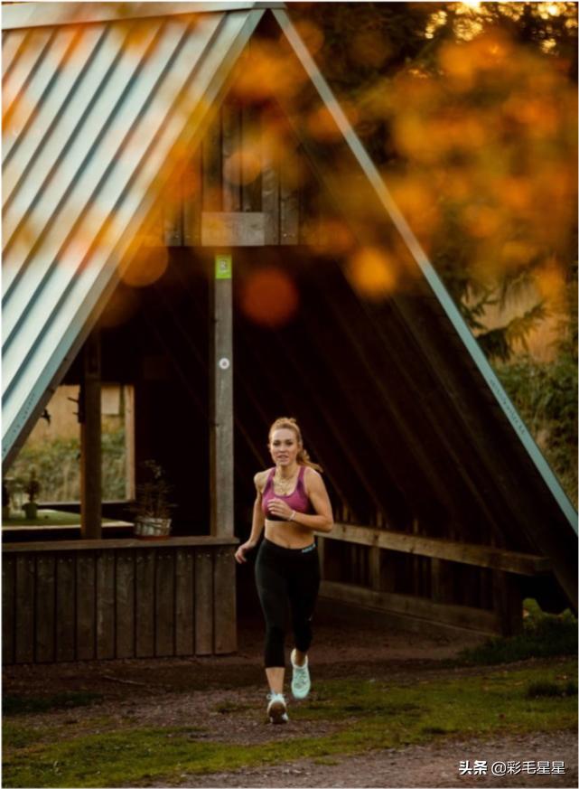 2021 "Miss Germany" Anya Karenbach shoots a sports photo - iNEWS