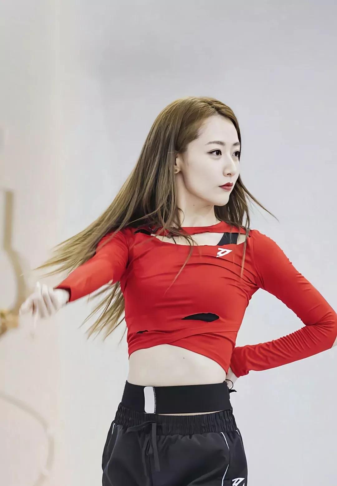 Bai Bing, a woman who looks like Kim Hee Sun - iNEWS