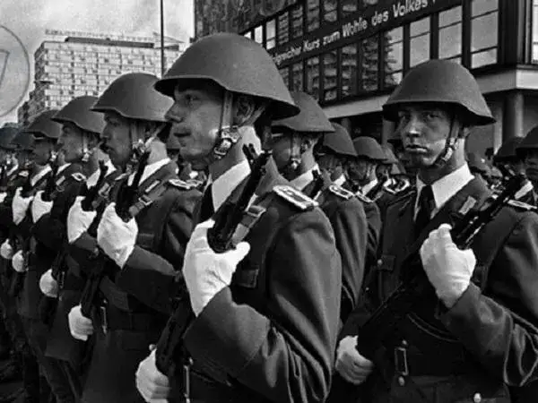 The disappearing German Red Army—Where did the East German Army go ...