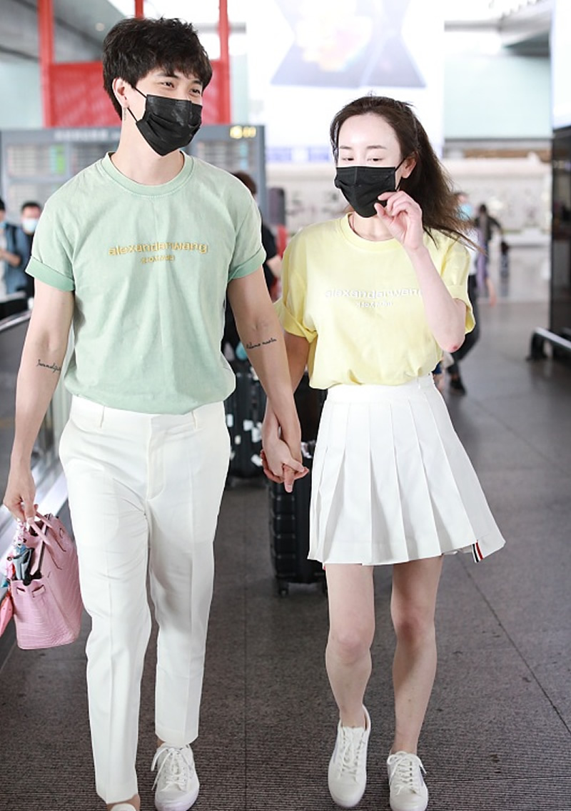 The pleated skirt is really nice, sweet and fashionable full of ...