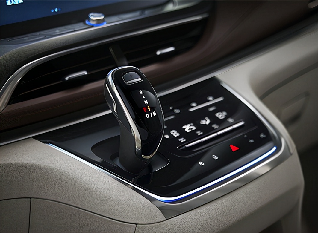 The new Buick GL8 land-based business class with 48V light hybrid power ...