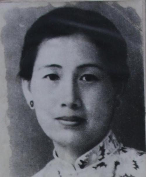 She is Ye Ting's beloved wife, and she has a beautiful appearance. She ...