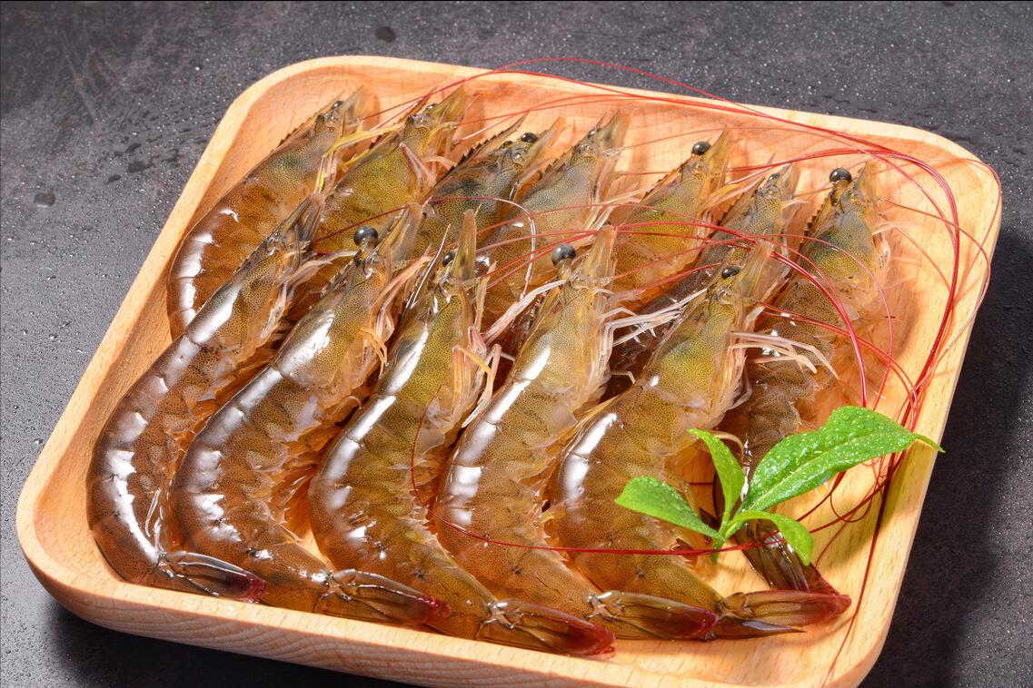 Fresh prawns are on the market. Remember not to boil the boiled prawns ...