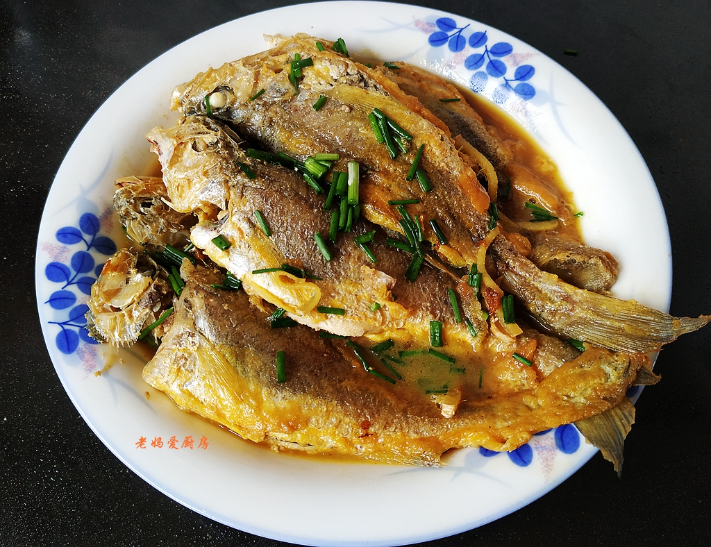 The little yellow croaker does this, the color is golden, the taste is ...