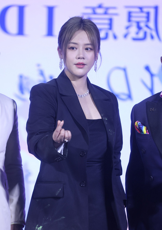 Ma Sichun is fat again!Suits can't stop the fat, but fortunately the ...