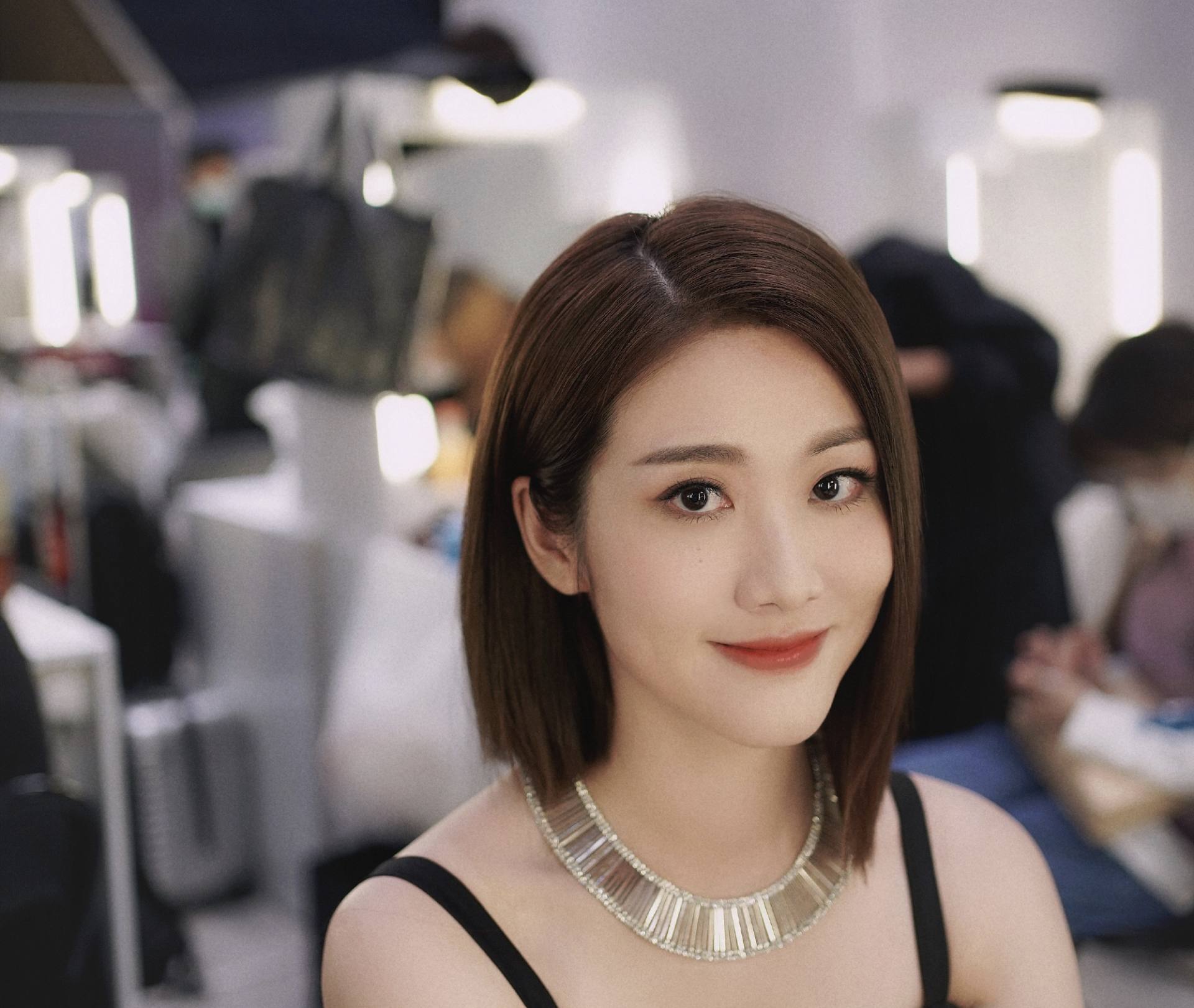 TVB top flower Jiang Jiamin VS Deng Peiyi, who is the leap forward ...