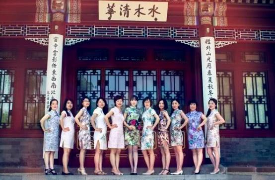 "Graduation photos of cheongsam" became popular among college students ...
