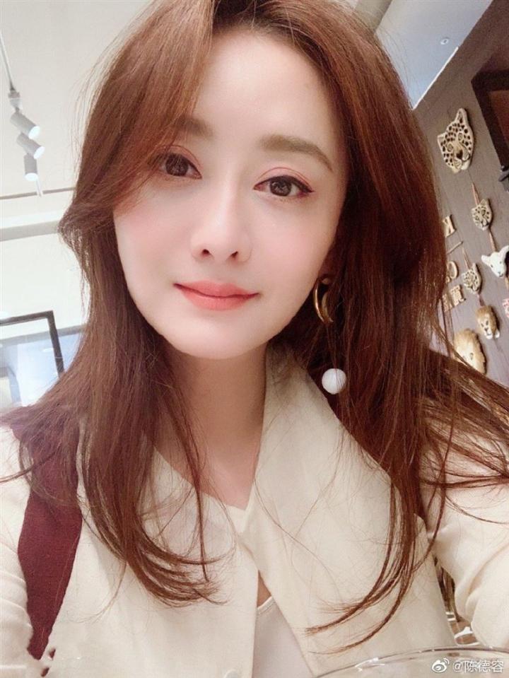Ji Yimi "Qiong Yao's first beauty" Chen Derong 46 years old dressing ...