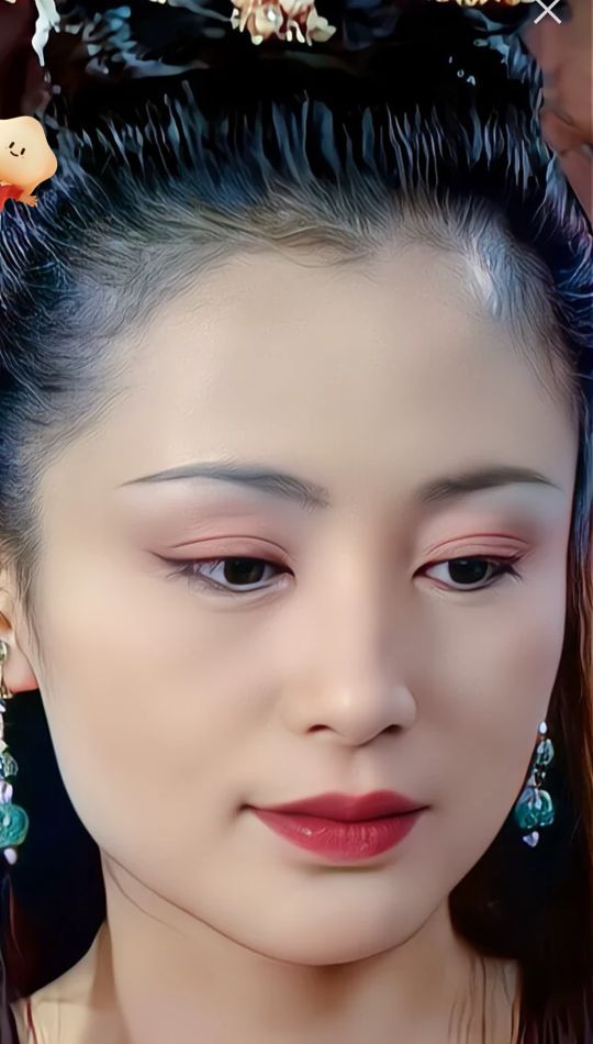 Chen Hong is performing Chang'e's fairy appearance in "A Brilliant ...