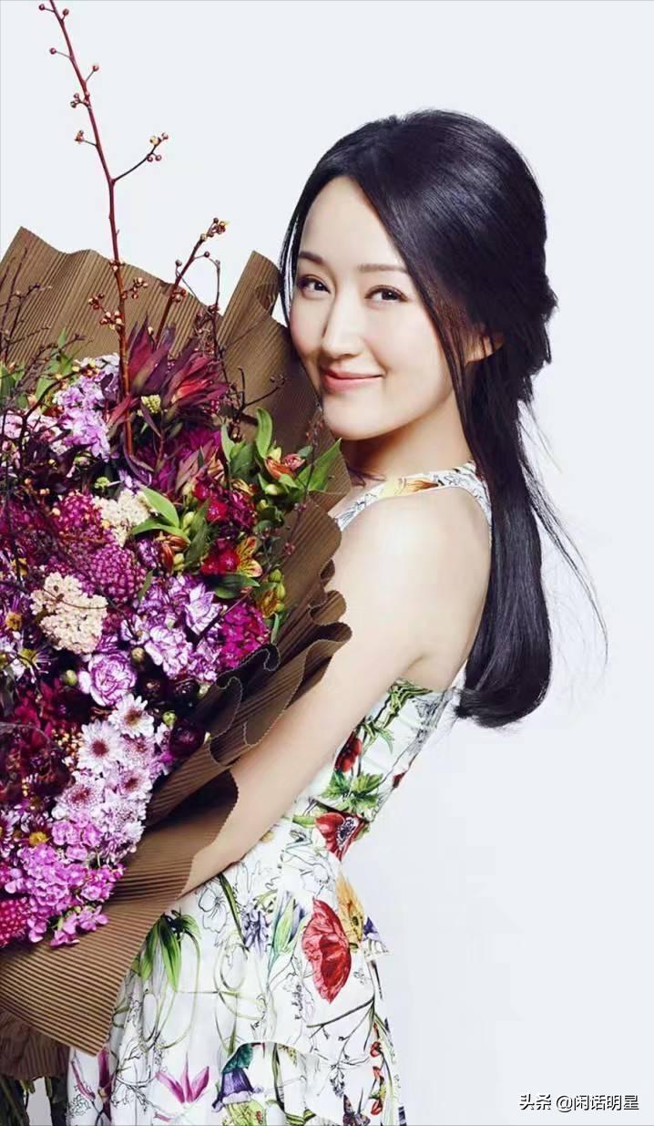 The queen of sweet songs with a beautiful face and a beautiful singing ...