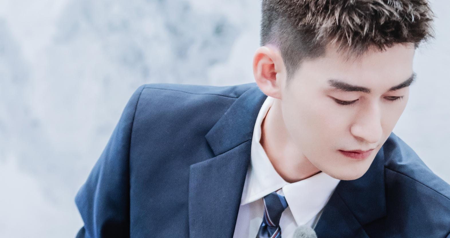 After Murong Yunhai, Zhang Han once again challenged to wear a student outfit. His 37-year-old ...