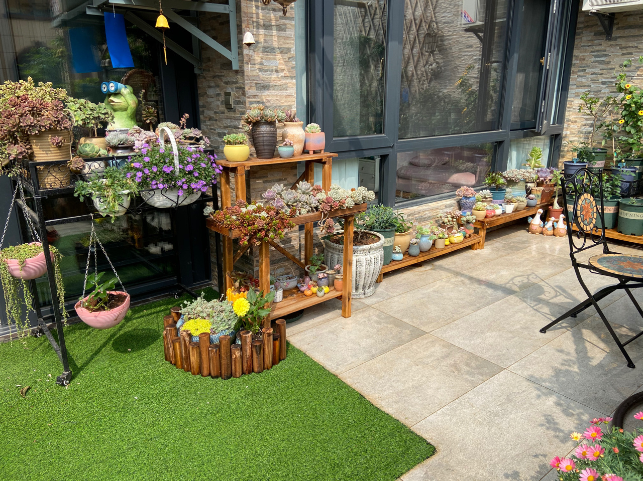 Courtyard paving: creative paving design for private courtyards, both ...