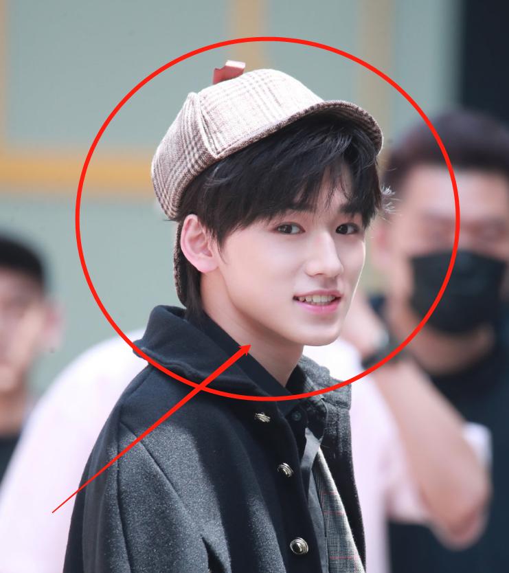 Song Yaxuan has a new comprehensive record, wearing a detective hat ...