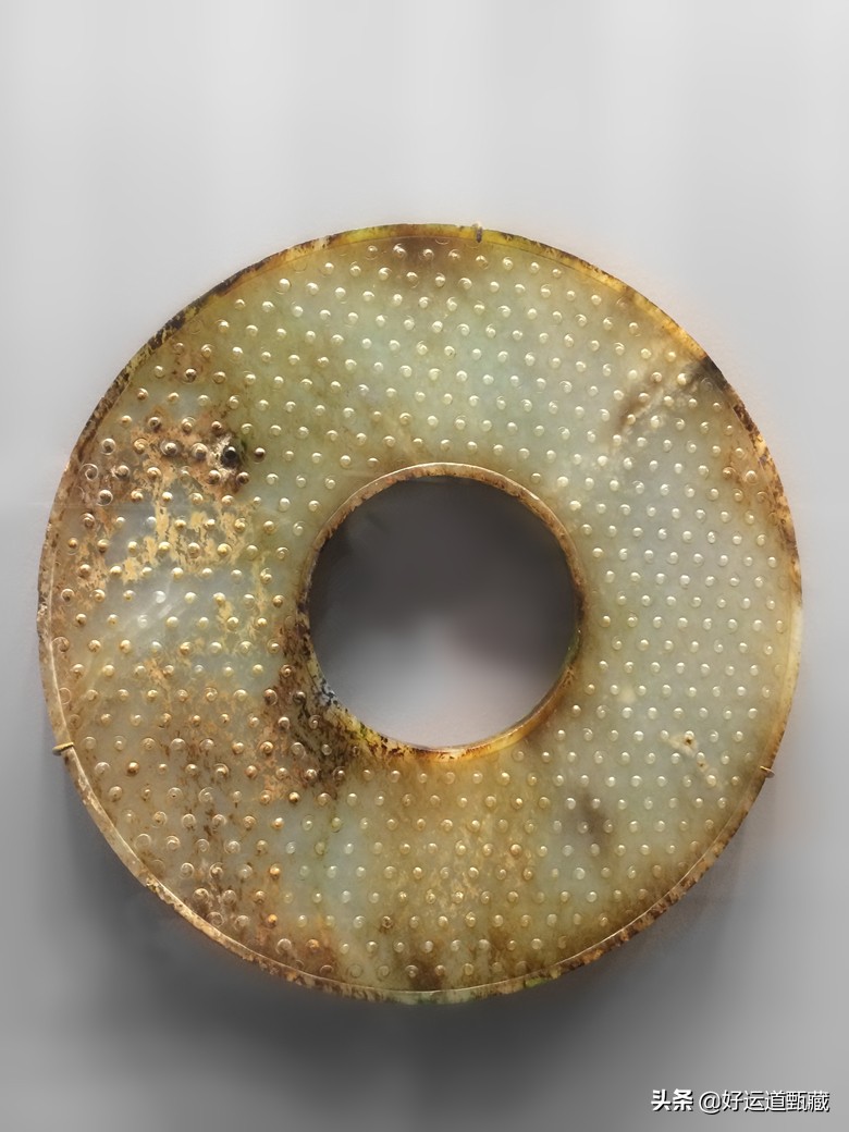 The grain pattern on the jade symbolizes the awakening of everything ...