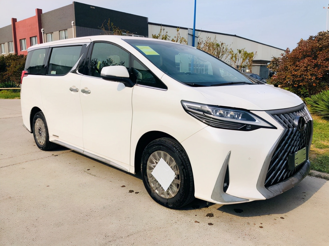 21 Lexus LM300 European Standard Taiwan Edition White - iNEWS