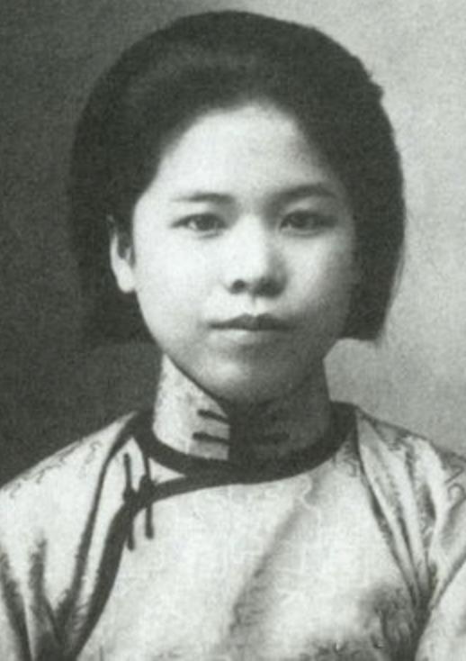 In 1949, Yang Hucheng's body was found, next to his beloved wife's urn ...