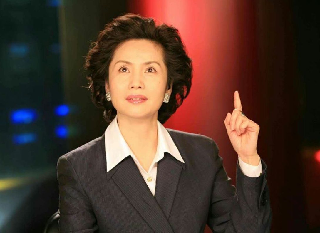 News anchor Xu Li retired and waved goodbye twice during the last live ...